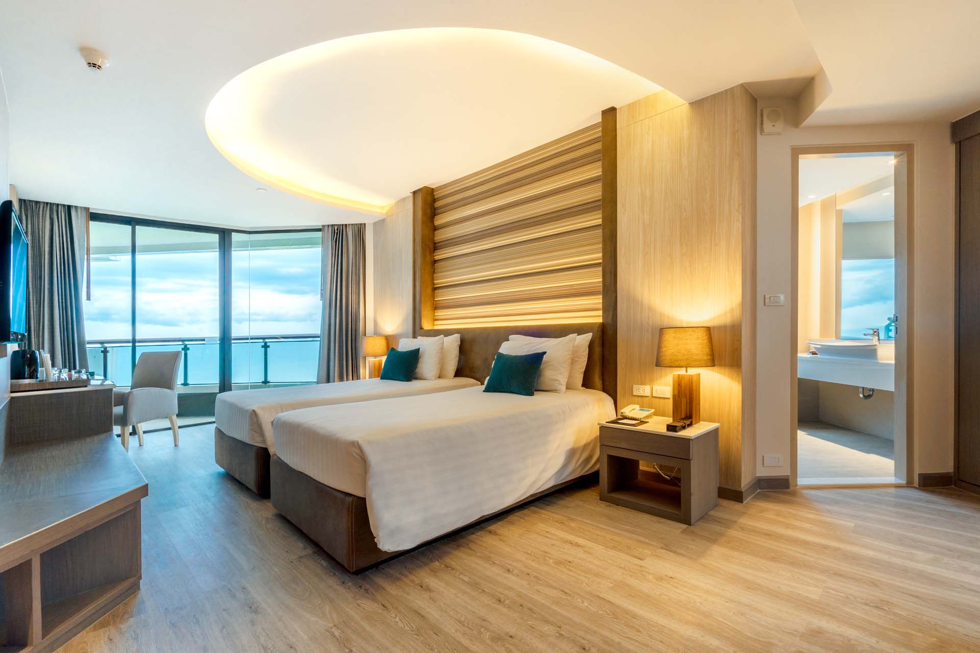 Cape Dara Pattaya: Gallery with Dara Beach Views