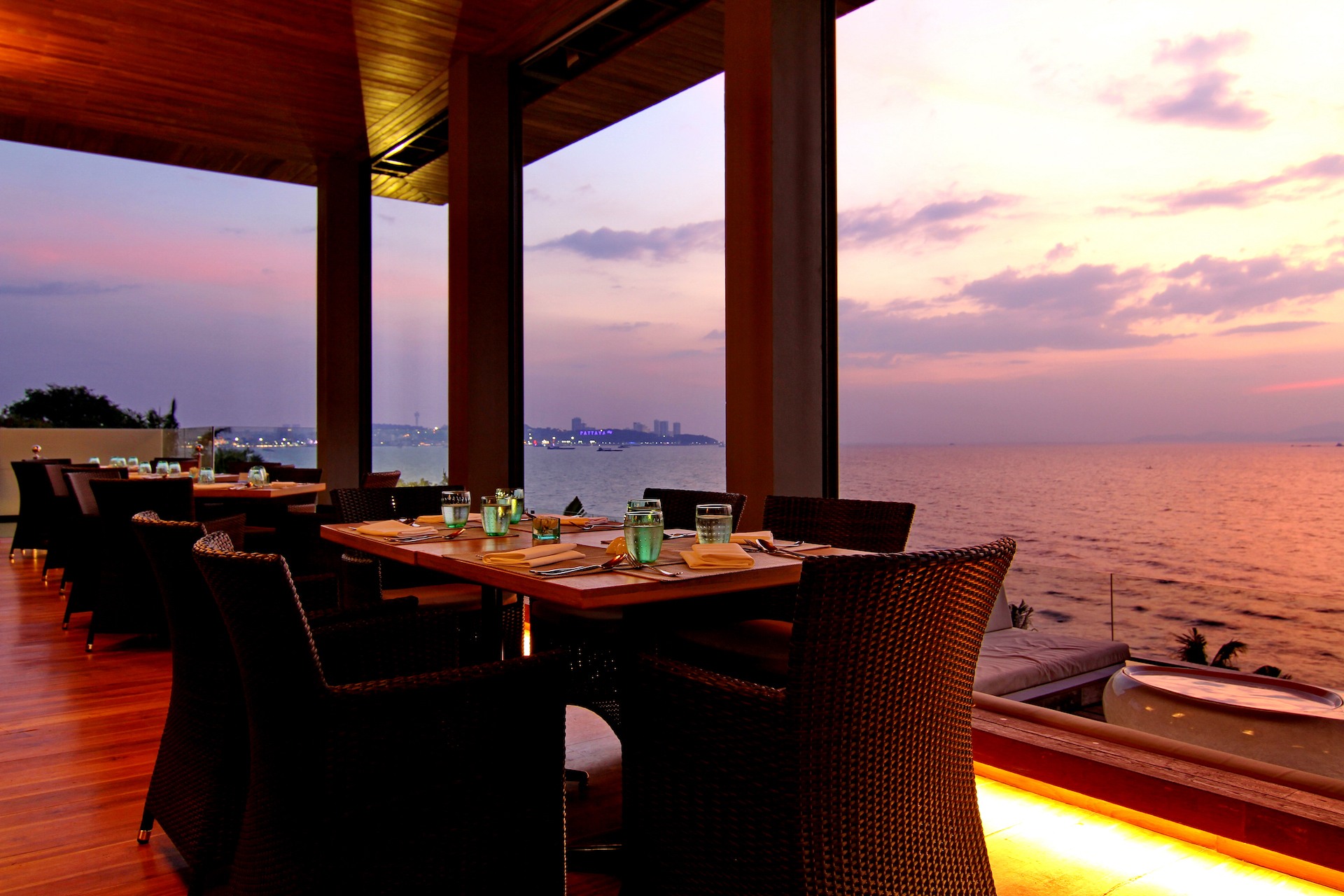 Cape Dara Pattaya: Gallery with Dara Beach Views