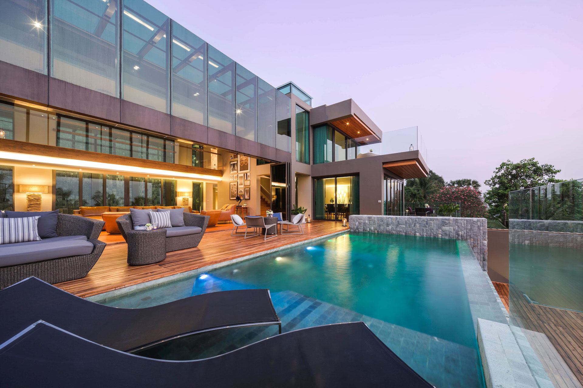 Top Star Private Pool Residence: Beachfront Luxury